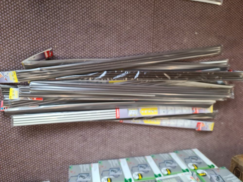 Posten Gummi selbstklebende Kabelkanäle in braun ab 1.- (Neu und originalverpackt) in Krinau für ...