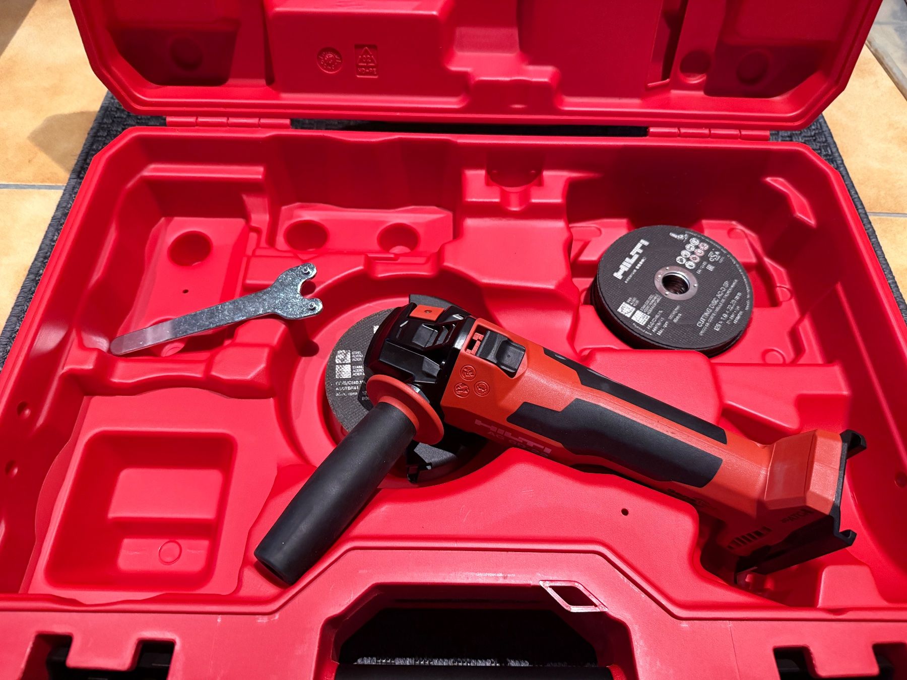 Meuleuse HILTI 6D-22 ACD avec 25 disques (NEW!, 50% OFF) (Neuf avec ...