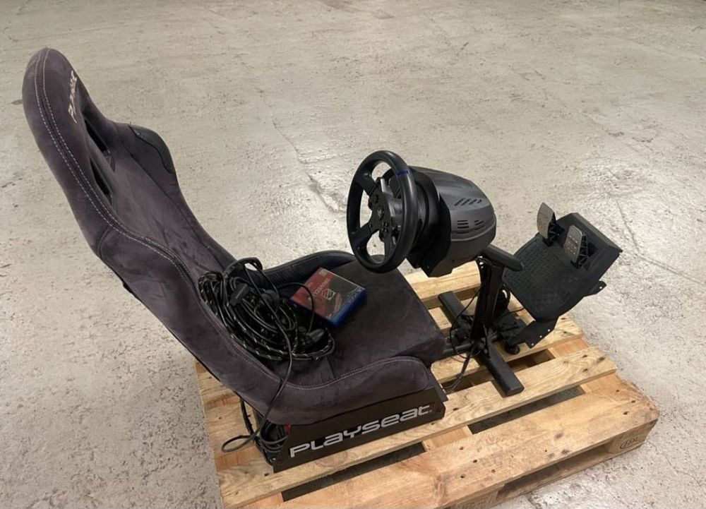 Race Seat inkl.PS4&Thrustmaster T300 mit G-Force Plug&Play (Gebraucht ...