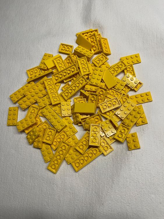 Lego - 100 verschiedene gelbe zweierplättli (Gebraucht) in Gelterkinden ...