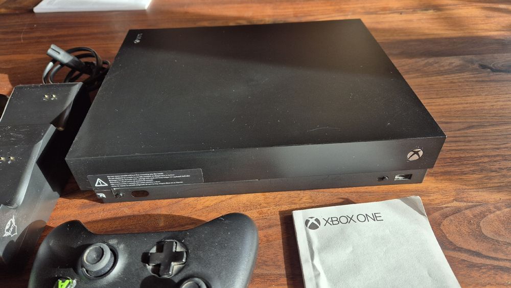 Xbox One X - 1 TB - mit Zubehör (Gebraucht) in Horgenberg für CHF 45 ...