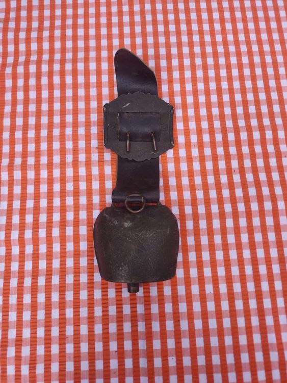 Ancienne cloche de vache avec ceinture en cuir | Kaufen auf Ricardo