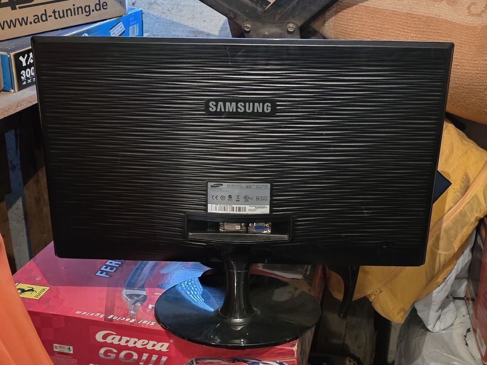 Samsung Monitor LCD – DVI & VGA – mit Standfuss – Auktion (Gebraucht ...