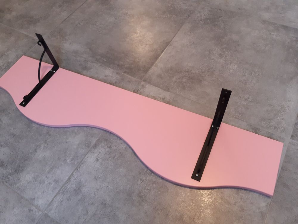 Tablar / Wandregal Holz Pink mit schwarzen Metallwinkeln | Kaufen auf ...