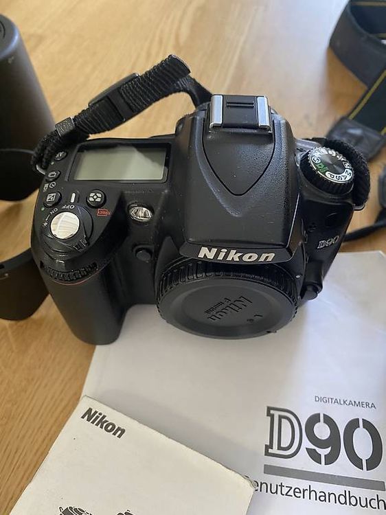 Nikon D90 Kamera mit Zubehör, Top Zustand! (Gebraucht) in Burgdorf für CHF 390 – nur Abholung ...