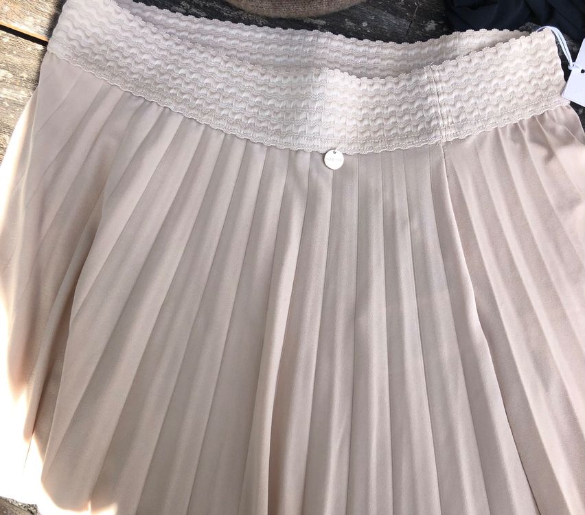Plissee-Rock von Rich and Royal (Neu und originalverpackt) in Gams für CHF 33 – mit Lieferung ...