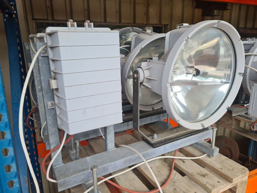 Strahler Scheinwerfer 230/380V 1000W | Kaufen auf Ricardo