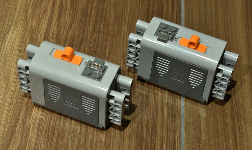 Lego Technic Motor Batteriebox 2 Stück (Gebraucht) in für CHF 13 – mit ...