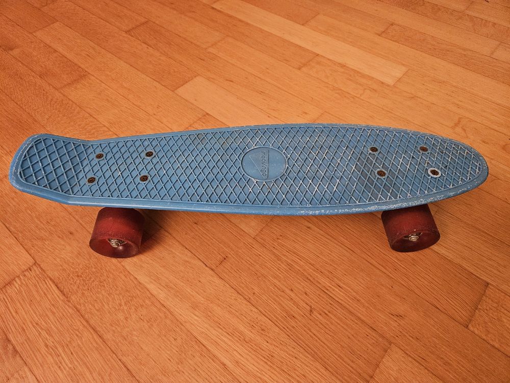 Vintage Style Blue Skateboard. Cool Cruiser for Summer! (Gebraucht) in ...