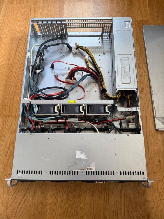 Supermicro 2u Servercase mit Sata Backplane (Gebraucht) in Schaffhausen ...