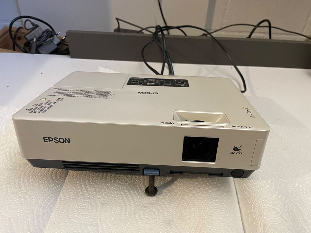 Epson LCD Projector - LCD / EMP- 1707 | Kaufen auf Ricardo
