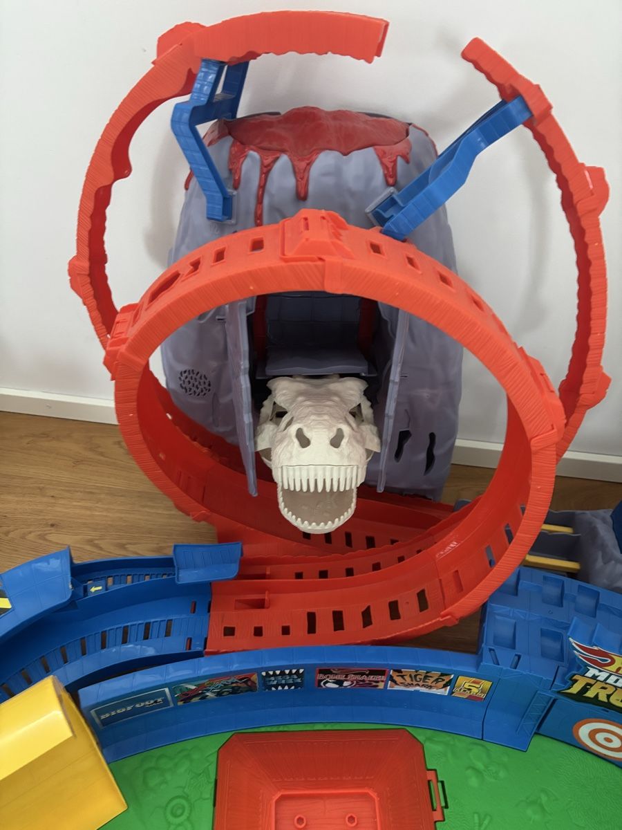 Hot Wheels Autorennbahn Monster Truck T-Rex Vulkan (Gebraucht) in ...