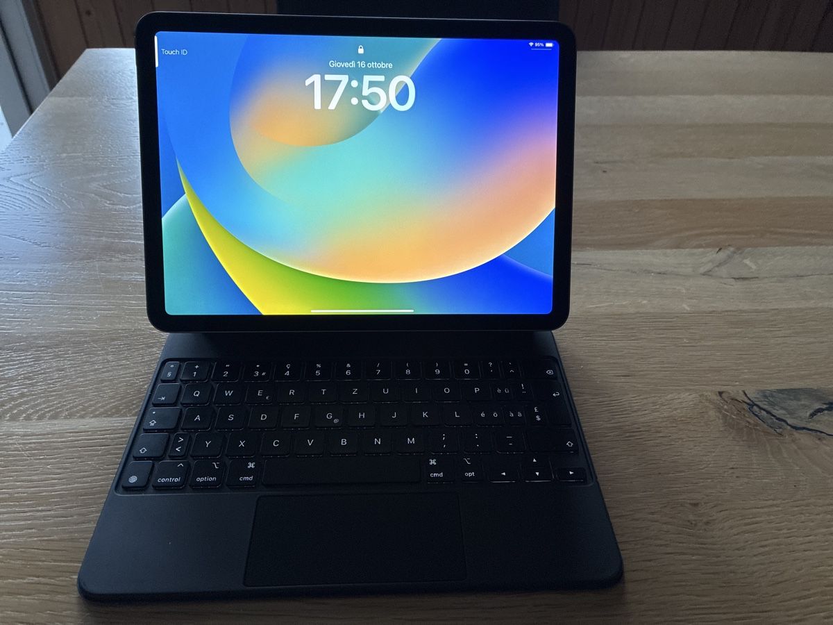 IPAD AIR WI-FI 256GB SPACE GRAY(5th)+IPAD MAGIC KEYBOARD 11 (Gebraucht ...