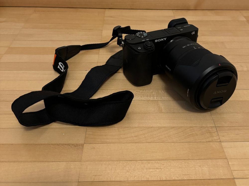 Sony Alpha 6400 (ILCE-6400MB + SEL18135) inkl. Zubehör (Gebraucht) in Buchrain für CHF 700 – nur ...