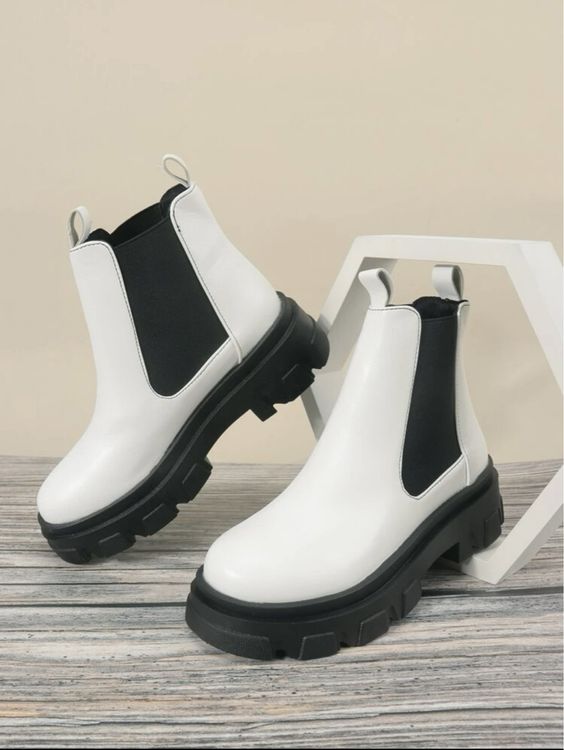 STIEFEL (Neu und originalverpackt) in Adliswil für CHF 27 – mit Lieferung auf Ricardo kaufen