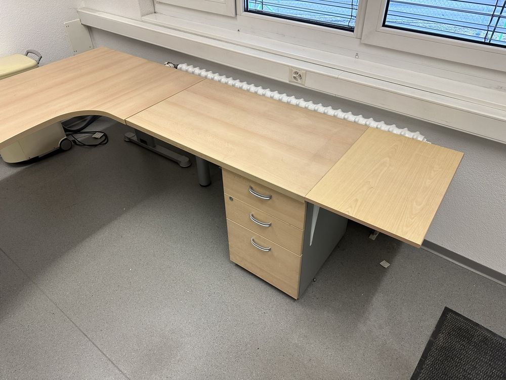 Grosses Pult mit Korpus | Kaufen auf Ricardo