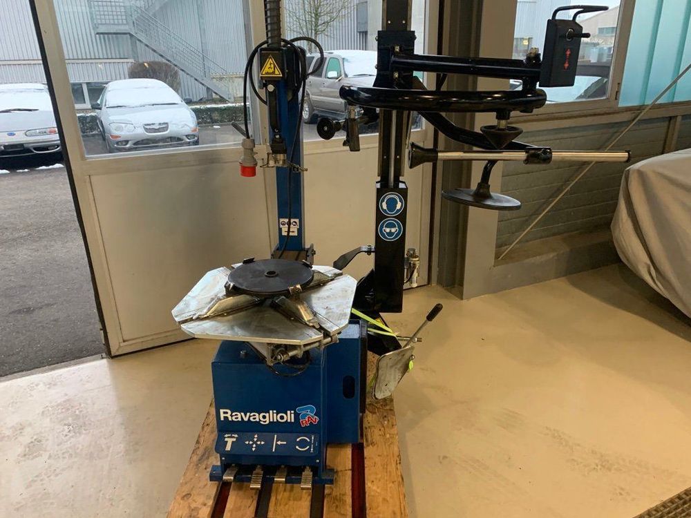 Reifenmontiermaschine Ravaglioli 7441.22 | Kaufen auf Ricardo