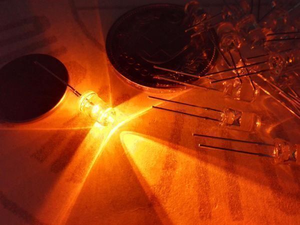 Flacker-LED 5mm klar/gelb, 2 Stück (Neu (gemäss Beschreibung)) in ...