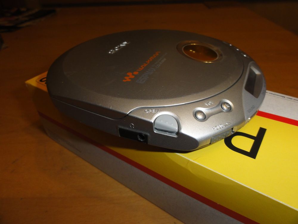 SONY CD WALKMANN D-340 CD-RW mit ESP und Kopfhörer läuft gut (Gebraucht ...