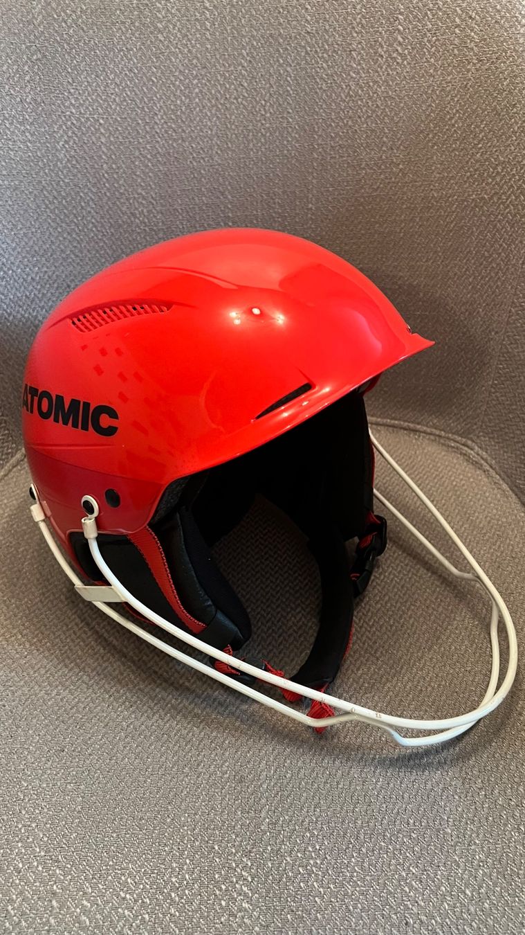 ATOMIC Skihelm inkl. Slalombügel, Grösse M, neu (Neu (gemäss ...