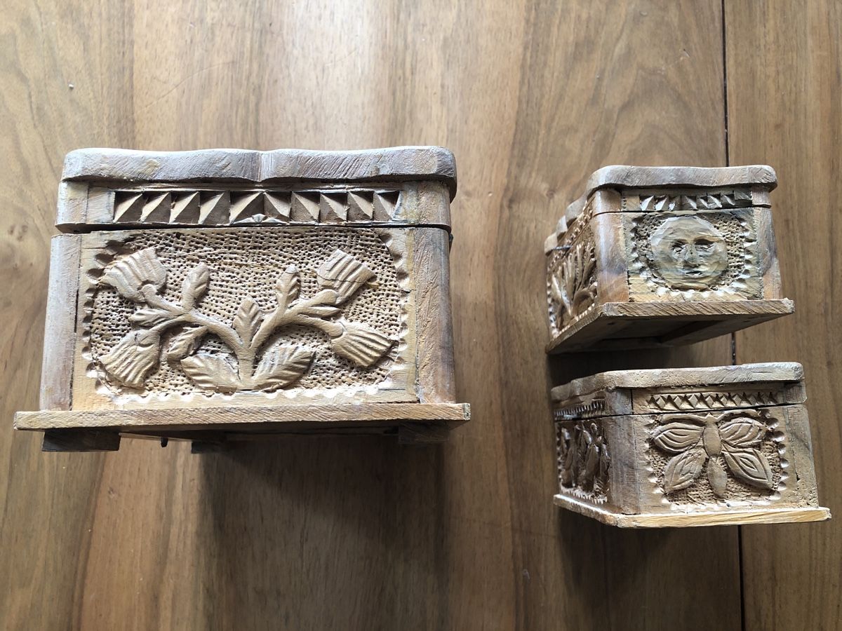 Coffrets sculptés par un artisan 🧑‍🎨 du Jura bernois (D'occasion) à ...