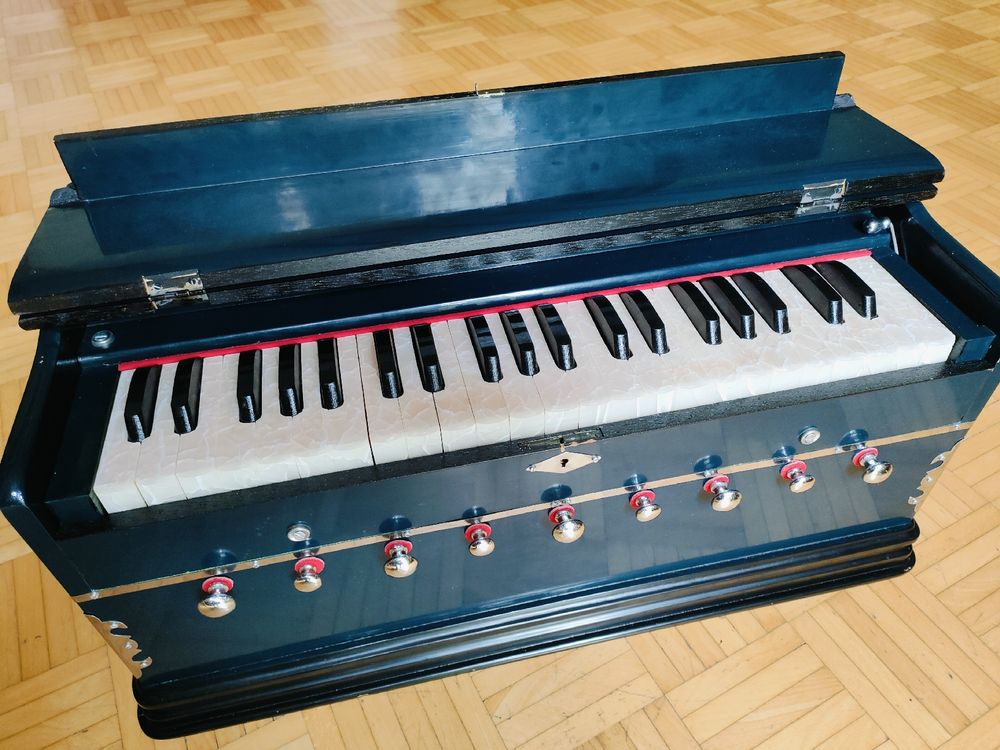 Harmonium 3 1/4 Oktave, schöner Zustand, voller warmer Klang (Gebraucht ...