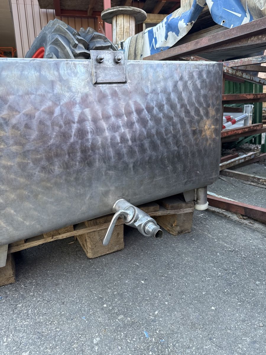 Grosser Edelstahlbehälter, Wassertank, Milchtank (Gebraucht) in Hausen AG für CHF 500 – nur ...