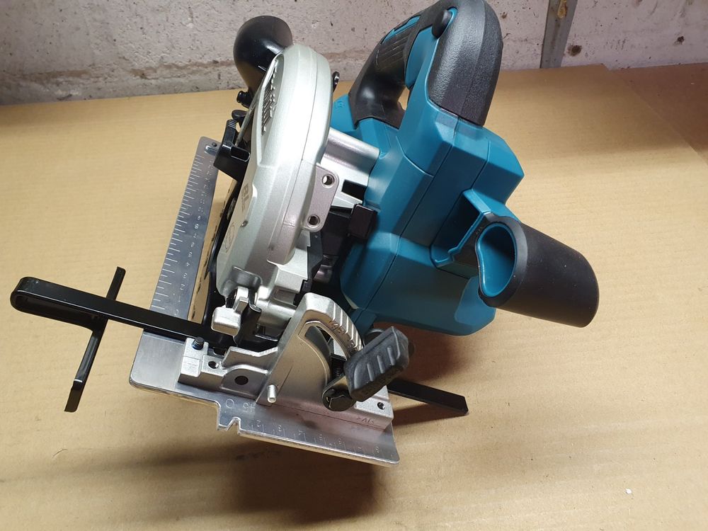 Neue Makita Akku-Handkreissäge DHS 660 | Kaufen auf Ricardo