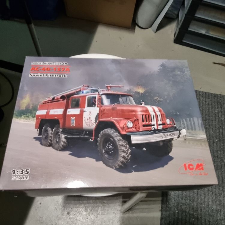 ICM AC-40-137A Sowjetisches Feuerwehrauto Modell 1:35 (Neu und originalverpackt) in Männedorf ...