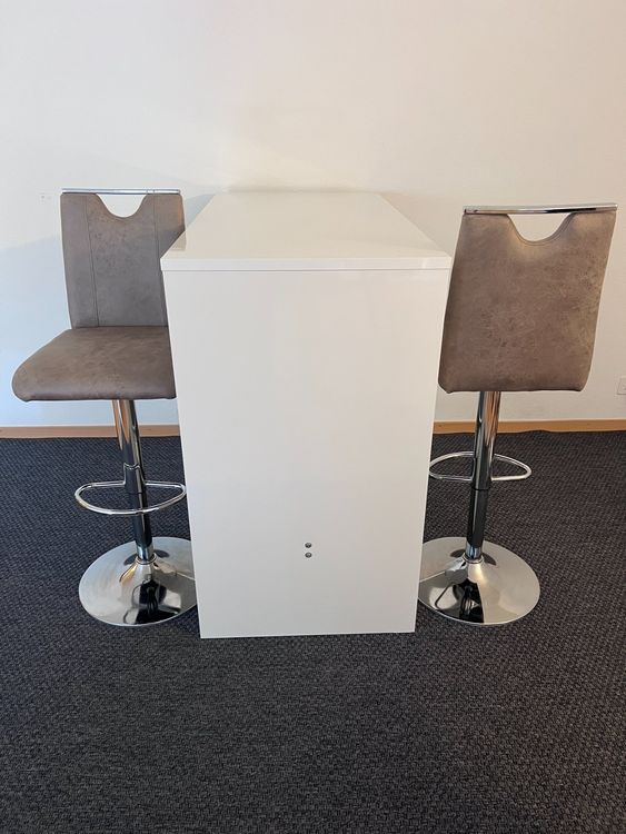 Bartisch mit zwei Stühlen B60 x T120 x H104.50 cm (Gebraucht) in Zürich ...