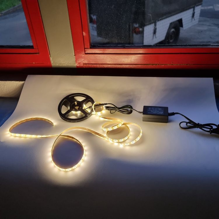 LED - 2 Meter Leuchtband / Selbstklebend / Warmweiss | Kaufen auf Ricardo