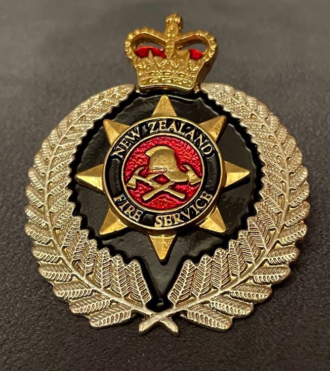 Hut-Anstecker Emblem Fire Service New Zealand (Neu (gemäss Beschreibung)) in Ebmatingen für CHF ...