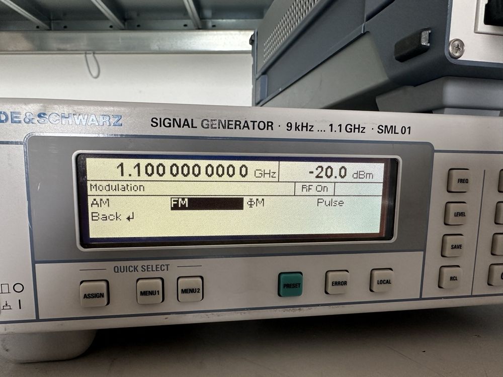 Rohde&Schwarz SML01 Signal Generator | Kaufen auf Ricardo