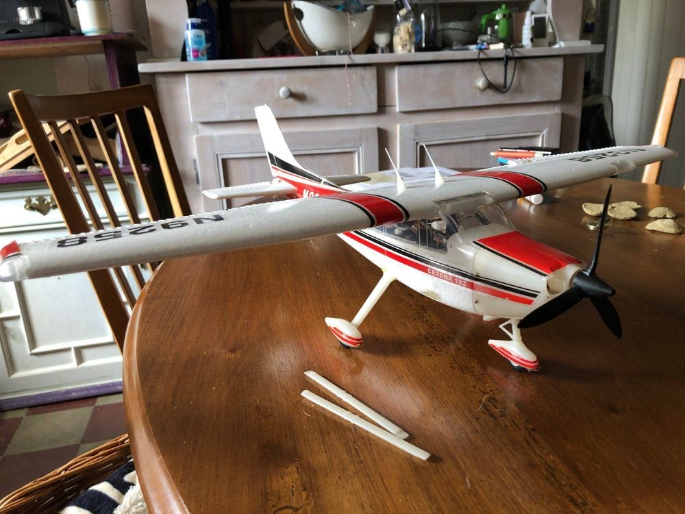 Mini Cessna 182 (Gebraucht) in Les Bois für CHF 35 – mit Lieferung auf ...