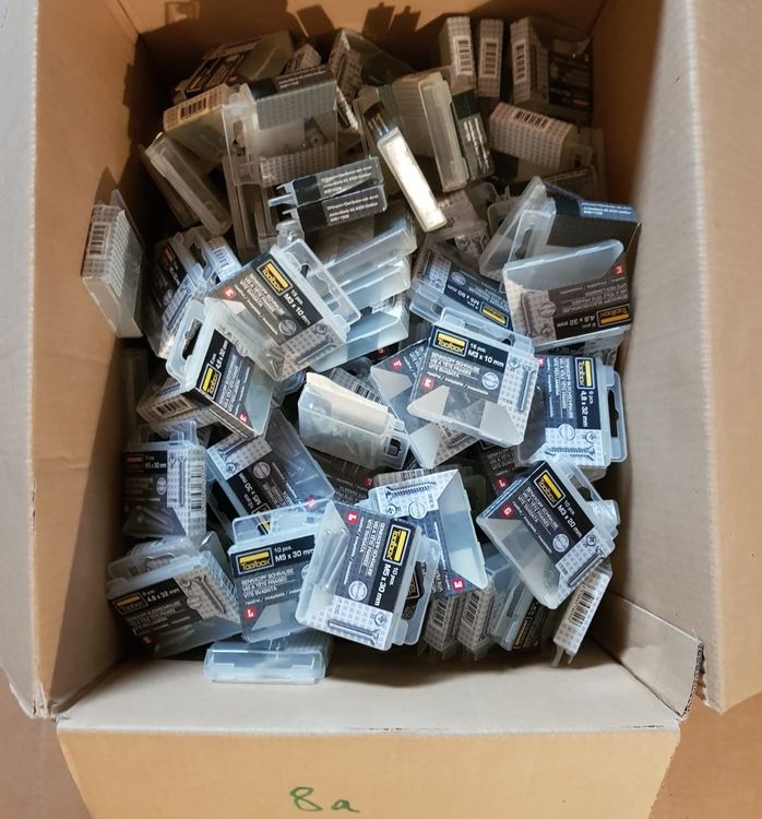 Neuwaren Restposten 5kg Schrauben Kleineisen ab 1.- (Neu und originalverpackt) in Waltalingen ...