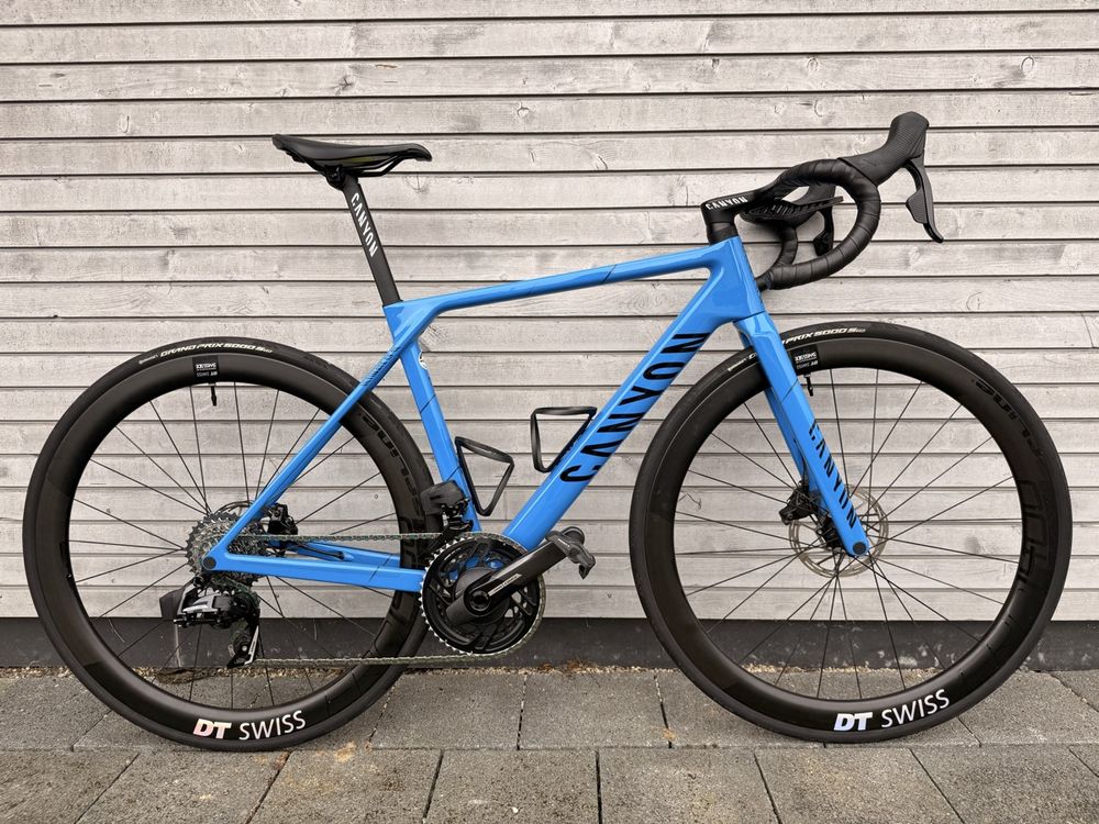Canyon Ultimate CF SL8 (D'occasion) à Sugiez pour CHF 3900 – retrait ...
