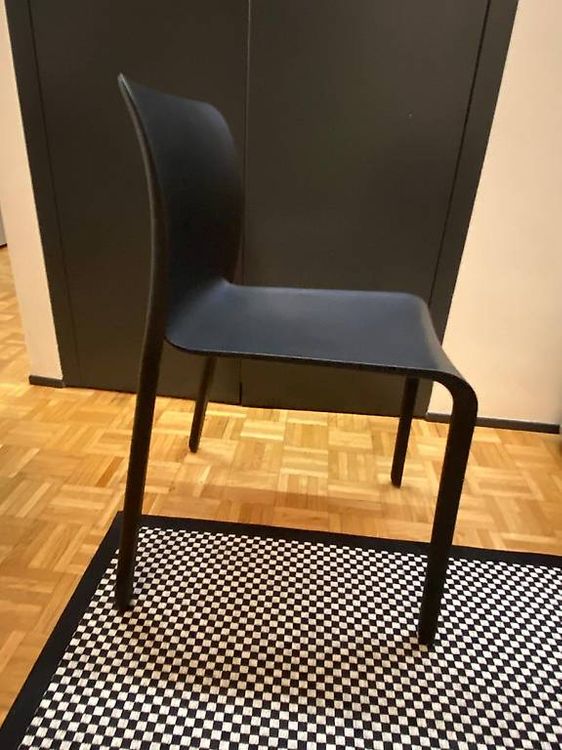Lot de 4 chaises noire FIRST: Designer: Stefano Giovannoni (Gebraucht) in Veyrier für CHF 270 ...