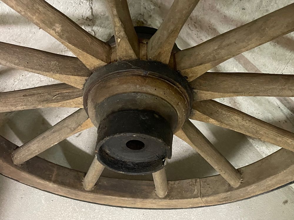 Alte Wagenräder, Holzräder, dekorativ, Vintage, 2 Stk. (Gebraucht) in Zuerich für CHF 120 – nur ...