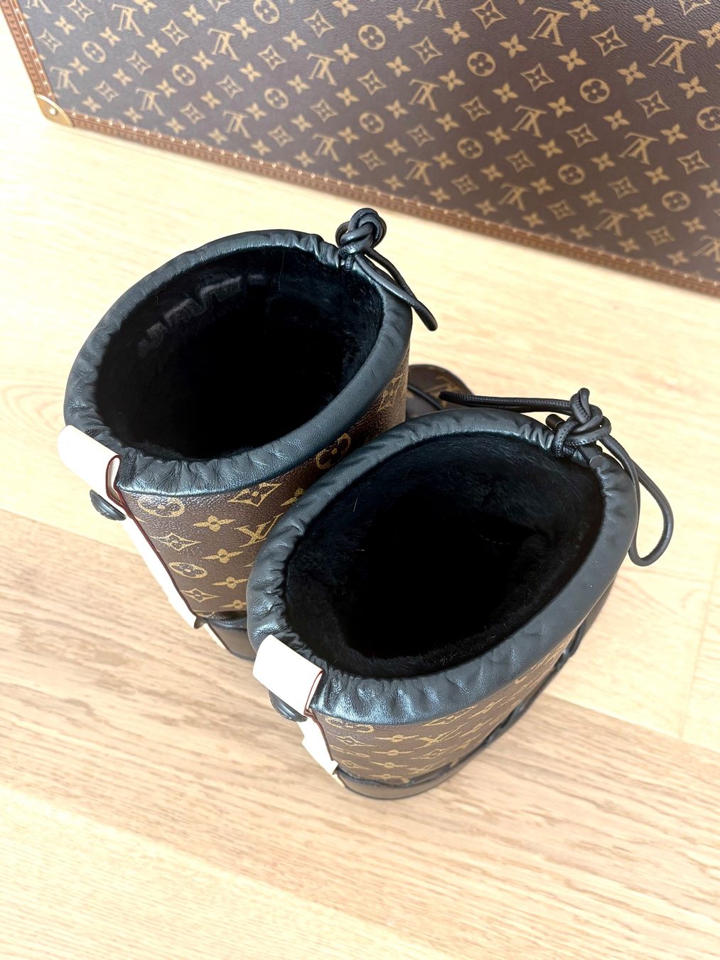 LUXUS Louis Vuitton Après Ski Monogram Moon Boots Ab 1.- !!! (Gebraucht ...