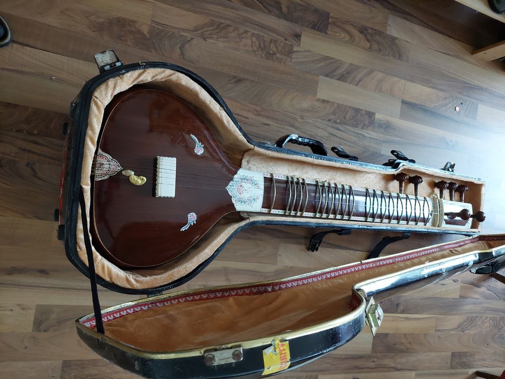 Übungs-Sitar mit Hartschalen-Koffer | Kaufen auf Ricardo