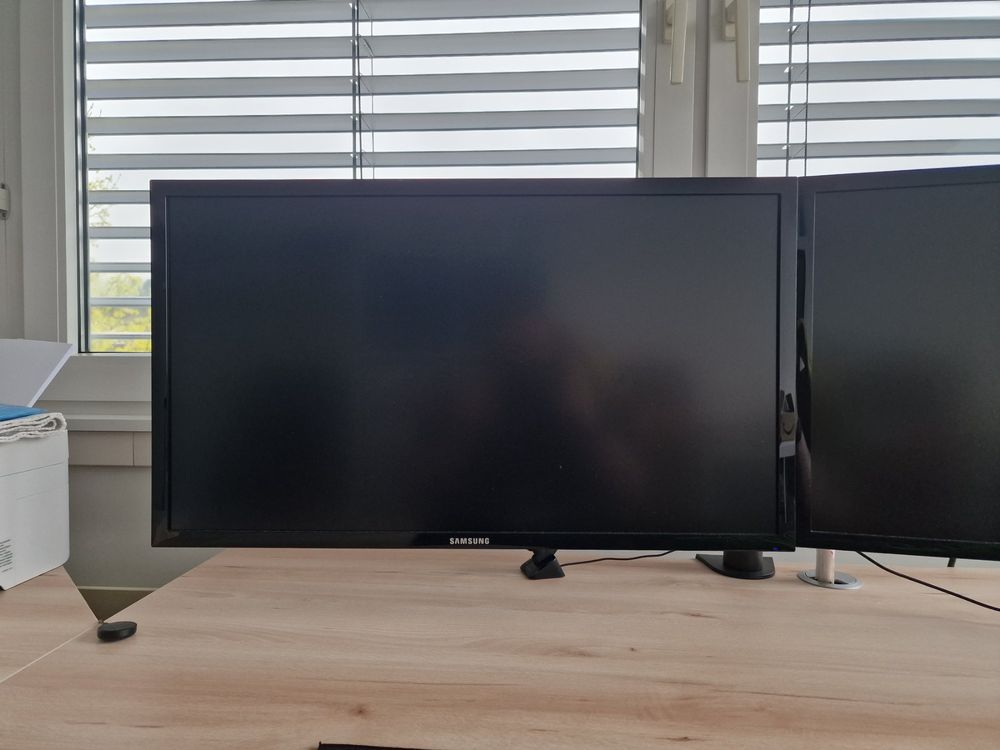 Samsung U28E590D Doppel-Monitor Konfiguration (Gebraucht) in für CHF ...