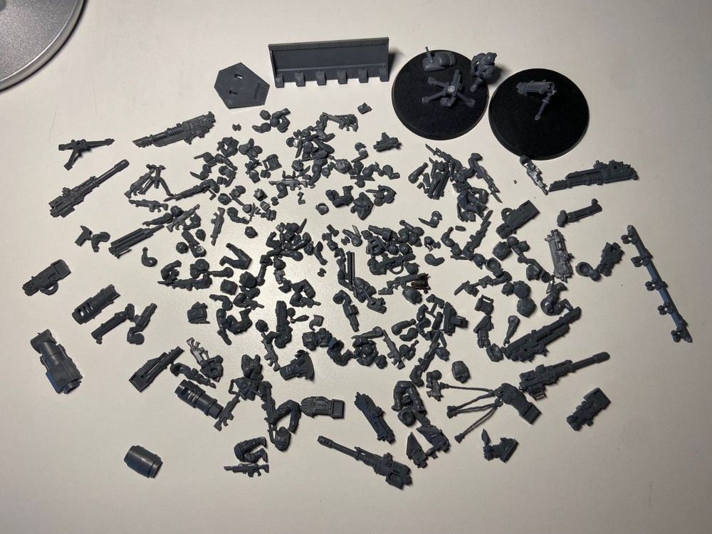 Warhammer 40K Astra Militarum Imperial Guard Bits (Gebraucht) in Baar ...