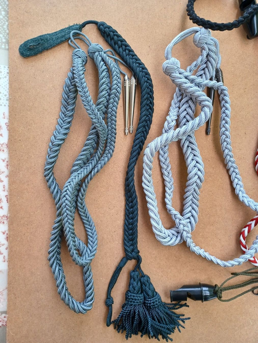 7 Schnüre Militär (Spiel, Adj, Fw, Pfeifen) (Gebraucht) in Horw für CHF ...