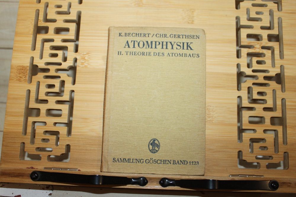 Atomphysik. II. Theorie des Atombaus. Mit 23 Abbildungen. (Gebraucht) in Hilgert für CHF 15 ...