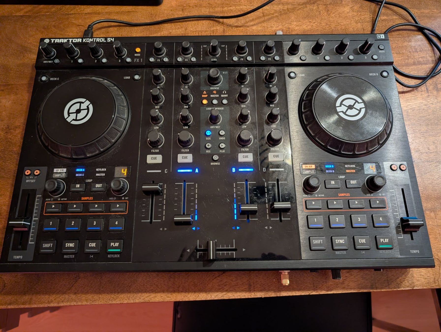Native Instruments Traktor Kontrol S4 MK1 - DJ Controller (Gebraucht ...