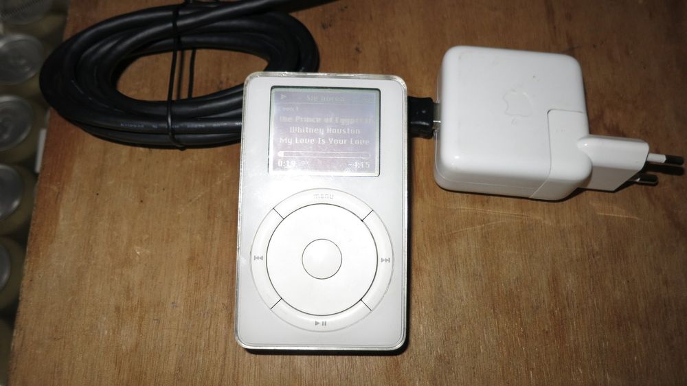 iPod Classic Vintage 1st Generation 2001 (Model M8541) (Gebraucht) in ...