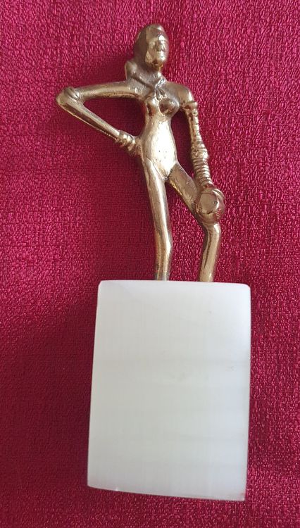 Bronze Figur Dancing Girl of Mohenjo Daro auf Marmor Sockel (Gebraucht) in Auw für CHF 25 – mit ...