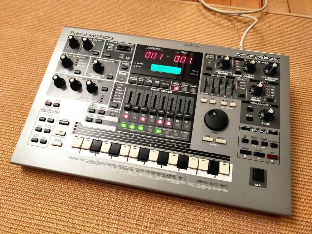 Roland MC-505 mit neuem Display (Gebraucht) in für CHF 390 – mit ...