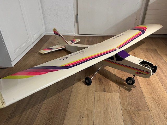 Trainer 60, Graupner, Retro (Defekt) in Tuggen für CHF 1 – nur Abholung ...