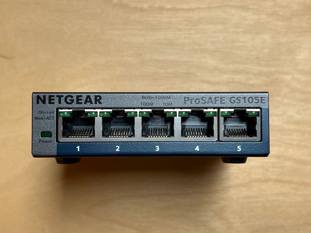Netgear / ProSAFE Plus 5-Port Gigabit-Switch GS105Ev2 | Kaufen auf Ricardo